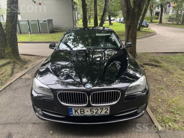 Black BMW 530 2010 in Riga, with an engine capacity of 3.00 L and mileage of 330 thousand km for 8350 €, photo 8 on AUTOMOTO.COM.LV