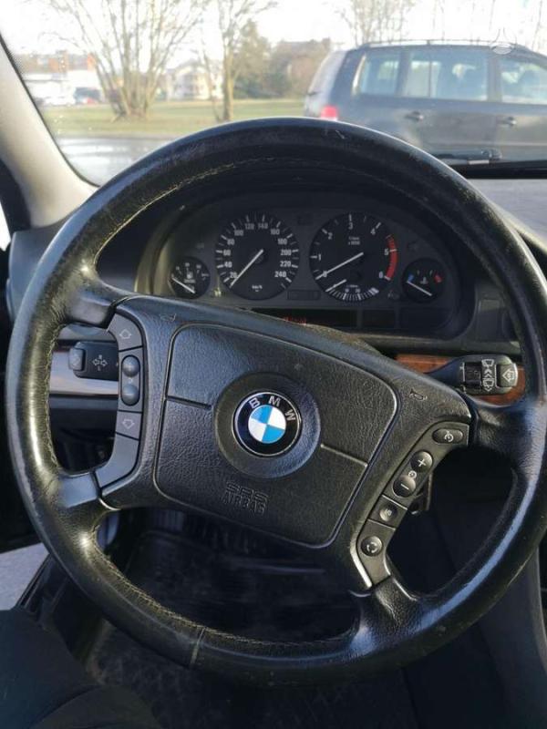 Black BMW 530 2010 in Panevezys, with an engine capacity of 2.99 L and mileage of 404 thousand km for 2000 €, photo 8 on AUTOMOTO.COM.LV