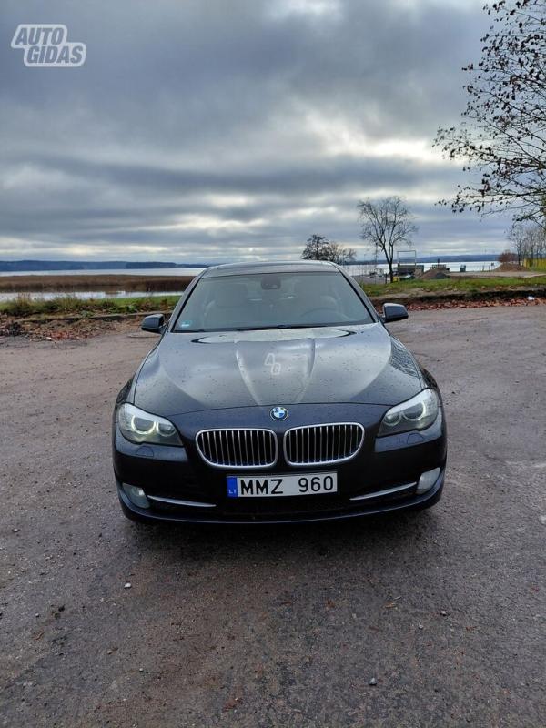 Black BMW 530 2010 in Elektrenai, with an engine capacity of 3.00 L and mileage of 350 thousand km for 9500 €, photo 4 on AUTOMOTO.COM.LV