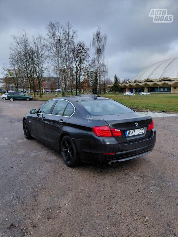 Black BMW 530 2010 in Elektrenai, with an engine capacity of 3.00 L and mileage of 350 thousand km for 9500 €, photo 7 on AUTOMOTO.COM.LV