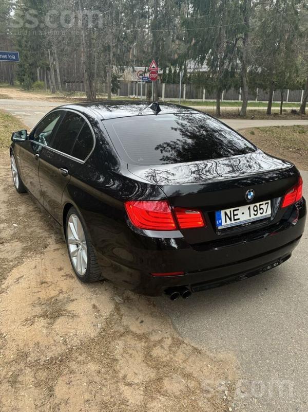 Black BMW 530 2010 in Daugavpils, with an engine capacity of 3.00 L and mileage of 288 thousand km for 7800 €, photo 3 on AUTOMOTO.COM.LV