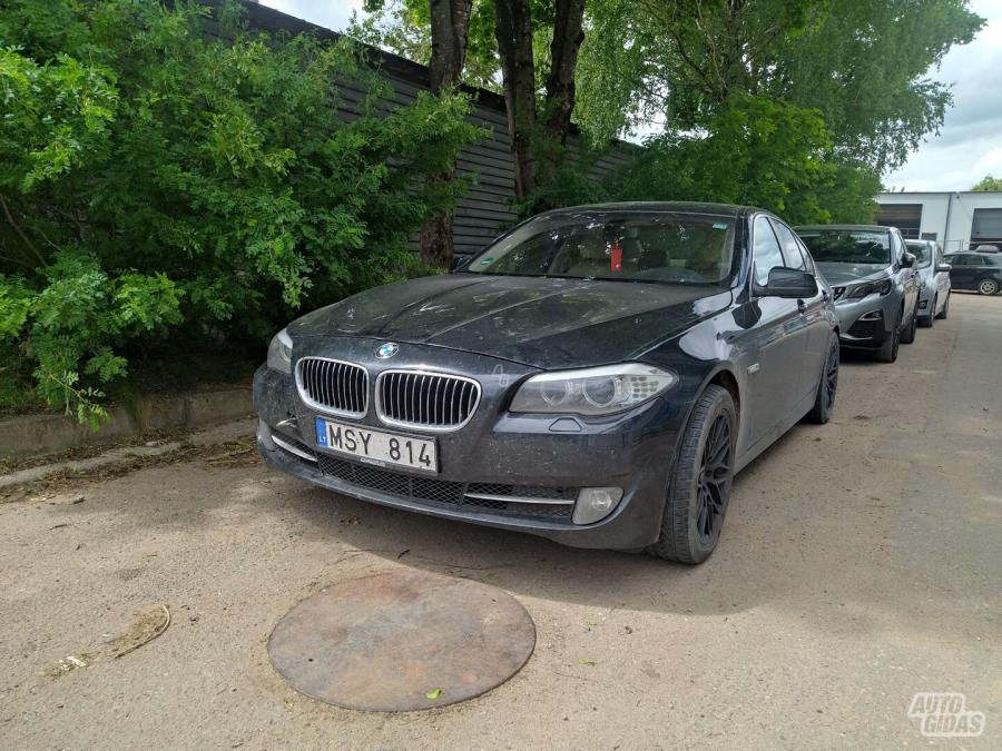 Black BMW 530 2010 in Vilnius, with an engine capacity of 3.00 L and mileage of 339 thousand km for 4200 €, photo 3 on AUTOMOTO.COM.LV