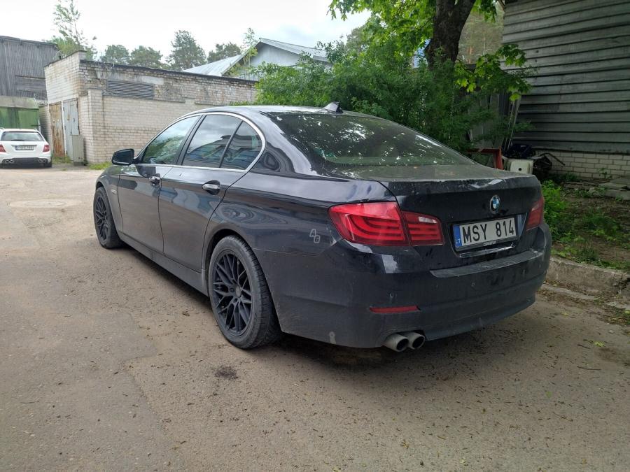 Black BMW 530 2010 in Vilnius, with an engine capacity of 3.00 L and mileage of 339 thousand km for 4200 €, photo 6 on AUTOMOTO.COM.LV
