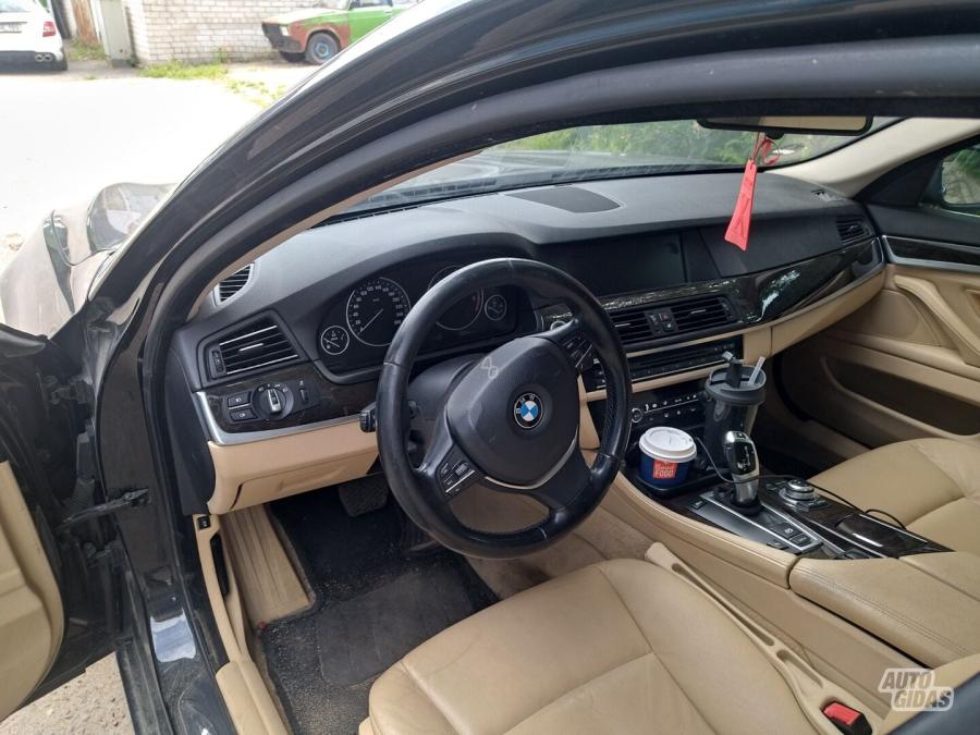 Black BMW 530 2010 in Vilnius, with an engine capacity of 3.00 L and mileage of 339 thousand km for 4200 €, photo 10 on AUTOMOTO.COM.LV