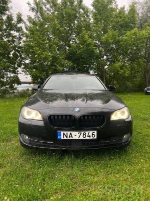 Melns BMW 530 2010 Rīga, ar dzinēja tilpumu 3.00 L un nobraukumu 332 tūkst. km par 9200 €, foto  vietnē AUTOMOTO.COM.LV