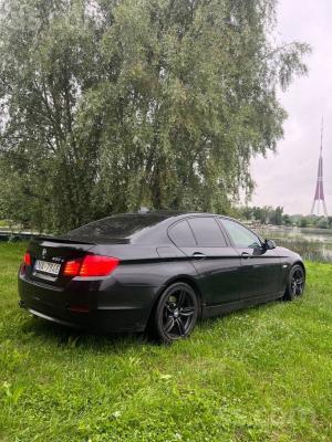 Black BMW 530 2010 in Riga, with an engine capacity of 3.00 L and mileage of 332 thousand km for 9200 €, photo 5 on AUTOMOTO.COM.LV