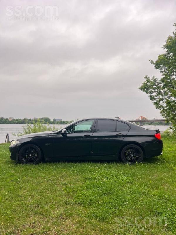 Black BMW 530 2010 in Riga, with an engine capacity of 3.00 L and mileage of 332 thousand km for 9200 €, photo 5 on AUTOMOTO.COM.LV