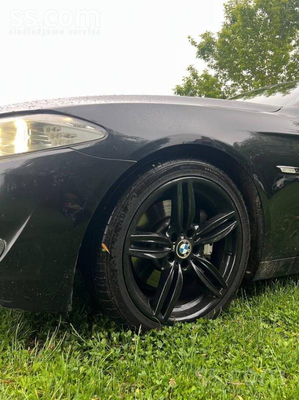 Black BMW 530 2010 in Riga, with an engine capacity of 3.00 L and mileage of 332 thousand km for 9200 €, photo 6 on AUTOMOTO.COM.LV