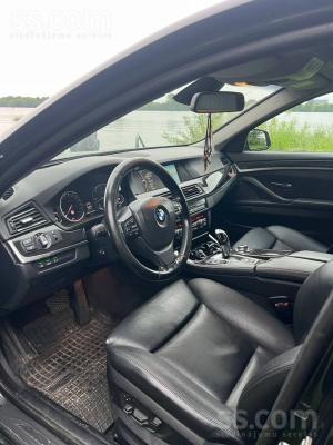 Black BMW 530 2010 in Riga, with an engine capacity of 3.00 L and mileage of 332 thousand km for 9200 €, photo 8 on AUTOMOTO.COM.LV