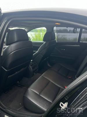 Black BMW 530 2010 in Riga, with an engine capacity of 3.00 L and mileage of 332 thousand km for 9200 €, photo 10 on AUTOMOTO.COM.LV