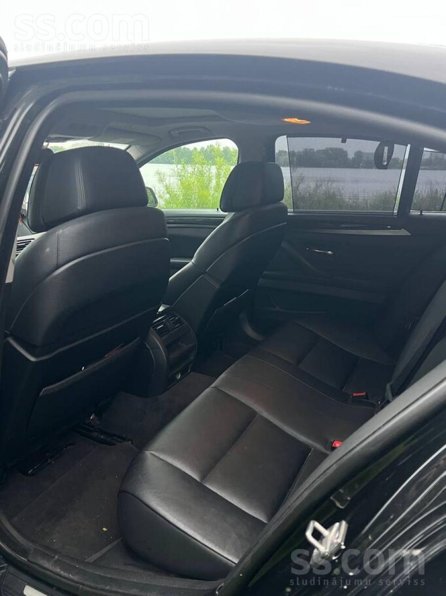 Black BMW 530 2010 in Riga, with an engine capacity of 3.00 L and mileage of 332 thousand km for 9200 €, photo 10 on AUTOMOTO.COM.LV