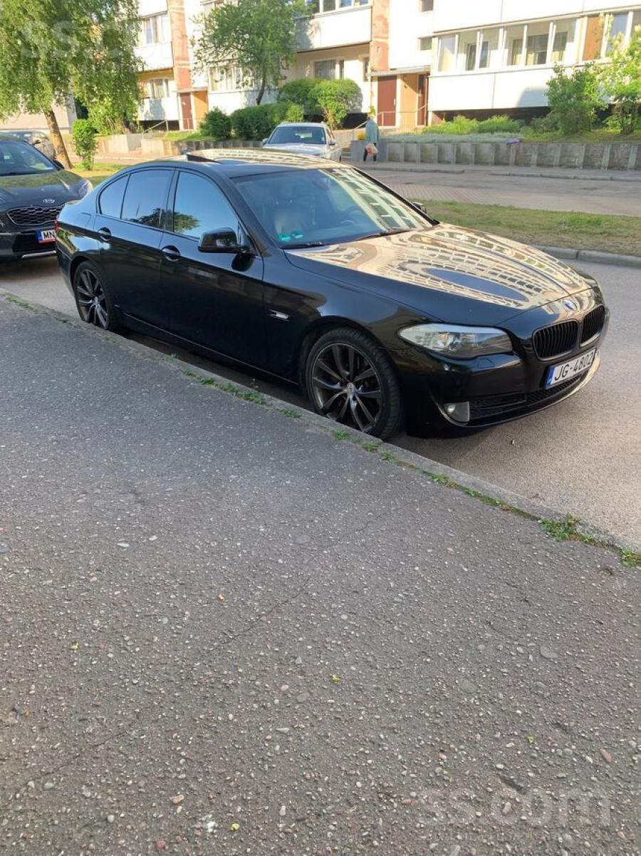 Black BMW 530 2010 in Liepaja, with an engine capacity of 3.00 L and mileage of 246 thousand km for 8900 €, photo 5 on AUTOMOTO.COM.LV