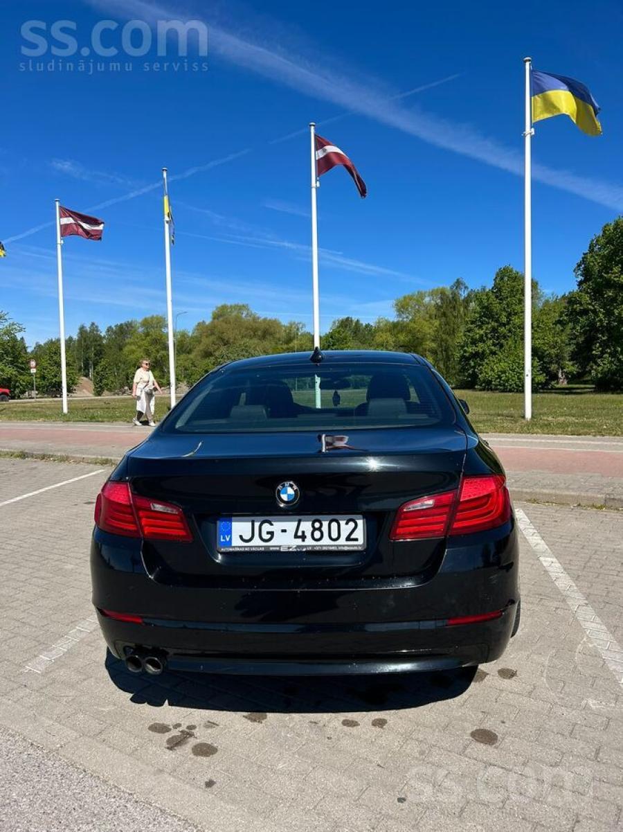 Black BMW 530 2010 in Liepaja, with an engine capacity of 3.00 L and mileage of 246 thousand km for 8900 €, photo 7 on AUTOMOTO.COM.LV