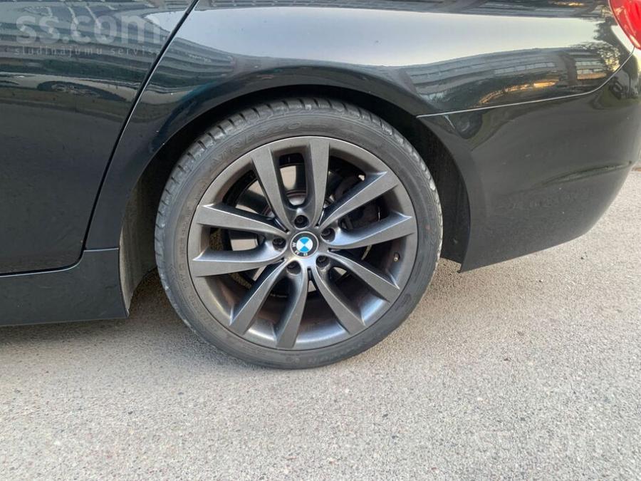 Black BMW 530 2010 in Liepaja, with an engine capacity of 3.00 L and mileage of 246 thousand km for 8900 €, photo 9 on AUTOMOTO.COM.LV