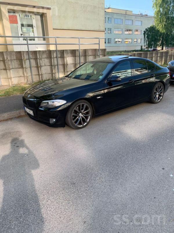 Melns BMW 530 2010 Liepāja, ar dzinēja tilpumu 3.00 L un nobraukumu 246 tūkst. km par 9200 €, foto 1 vietnē AUTOMOTO.COM.LV