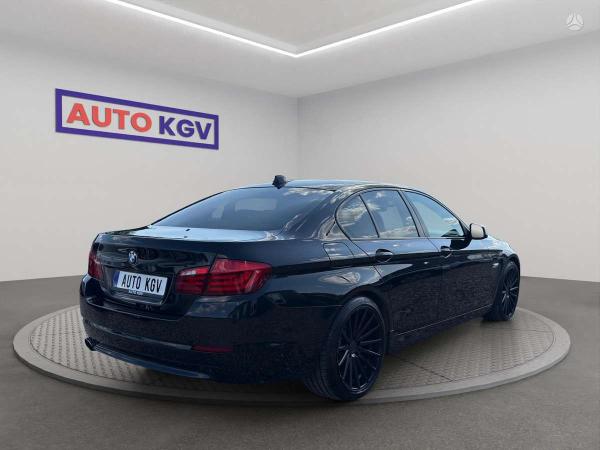 Black BMW 530 2010 in Kaunas, with an engine capacity of 3.00 L and mileage of 282 thousand km for 9999 €, photo 5 on AUTOMOTO.COM.LV