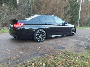 Black BMW 530 2010 in Ukmerge, with an engine capacity of 3.00 L and mileage of 357 thousand km for 11000 €, photo 4 on AUTOMOTO.COM.LV