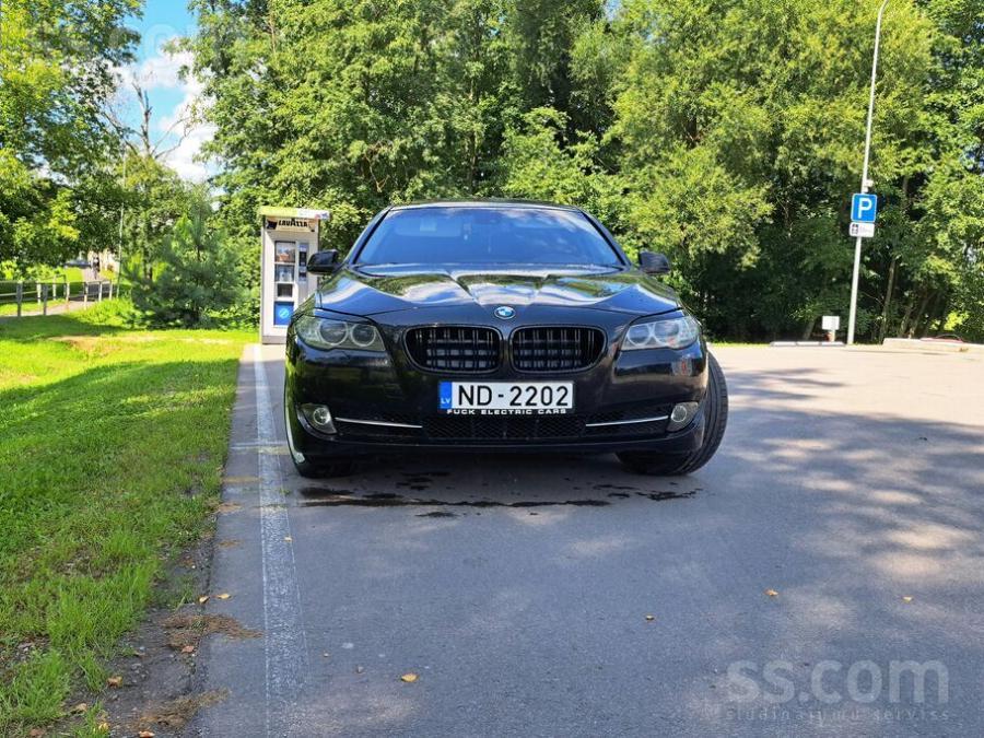 Black BMW 530 2010 in Riga, with an engine capacity of 3.00 L and mileage of 251 thousand km for 9195 €, photo 3 on AUTOMOTO.COM.LV