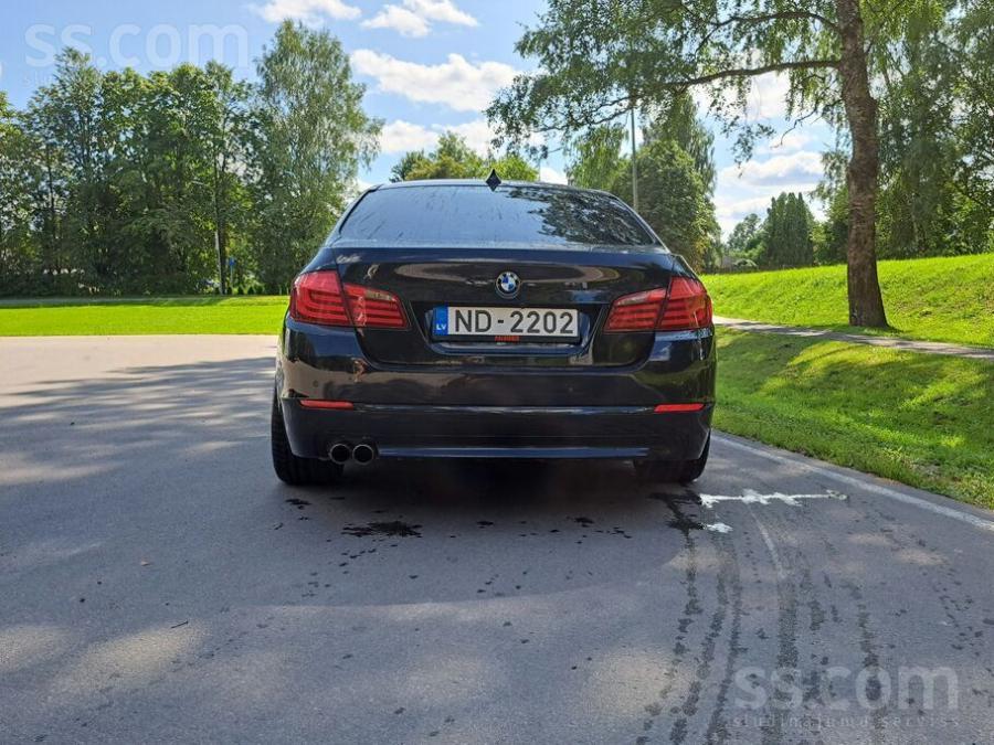 Black BMW 530 2010 in Riga, with an engine capacity of 3.00 L and mileage of 251 thousand km for 9195 €, photo 4 on AUTOMOTO.COM.LV