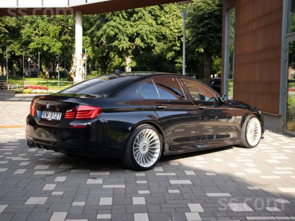 Black BMW 530 2010 in Liepaja, with an engine capacity of 3.00 L and mileage of 316 thousand km for 13200 €, photo 4 on AUTOMOTO.COM.LV