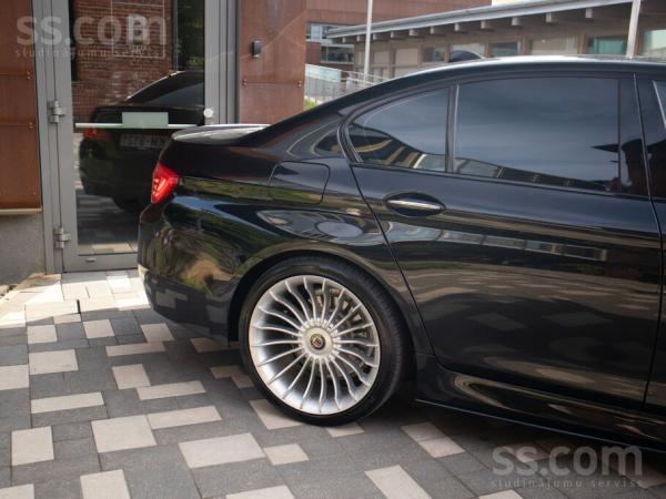 Black BMW 530 2010 in Liepaja, with an engine capacity of 3.00 L and mileage of 316 thousand km for 13200 €, photo 5 on AUTOMOTO.COM.LV