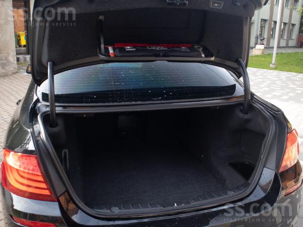 Black BMW 530 2010 in Liepaja, with an engine capacity of 3.00 L and mileage of 316 thousand km for 13200 €, photo 9 on AUTOMOTO.COM.LV