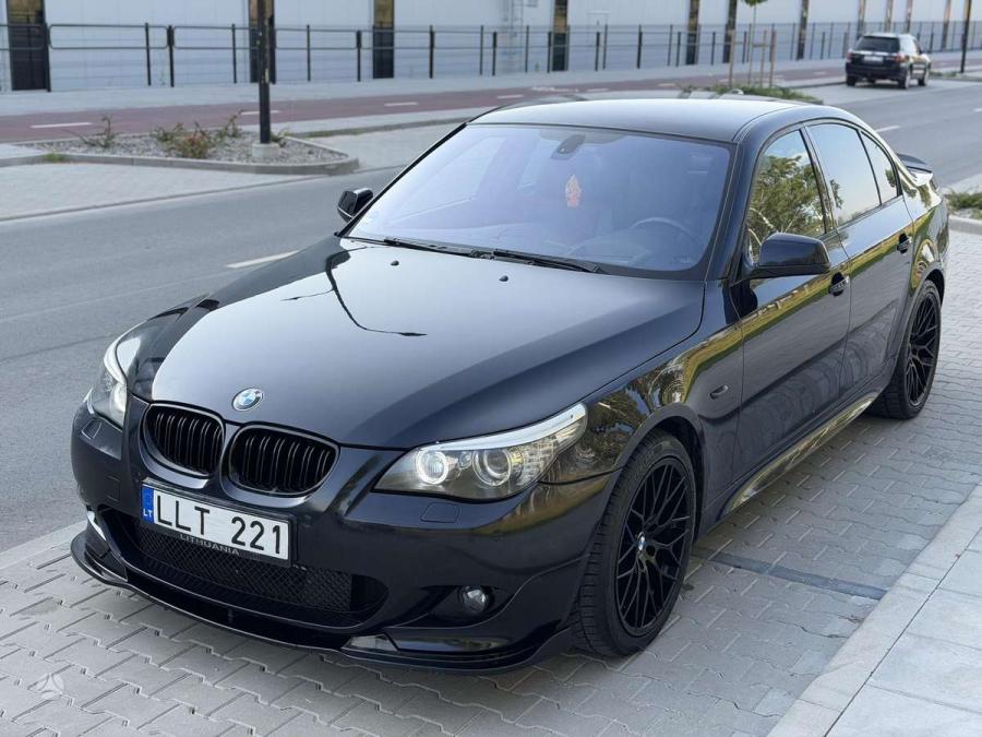 Melns BMW 530 2010 Viļņa, ar dzinēja tilpumu 2.99 L un nobraukumu 398 tūkst. km par 7500 €, foto 1 vietnē AUTOMOTO.COM.LV