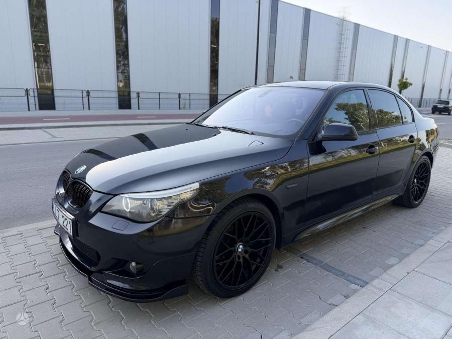 Melns BMW 530 2010 Viļņa, ar dzinēja tilpumu 2.99 L un nobraukumu 398 tūkst. km par 7500 €, foto 5 vietnē AUTOMOTO.COM.LV