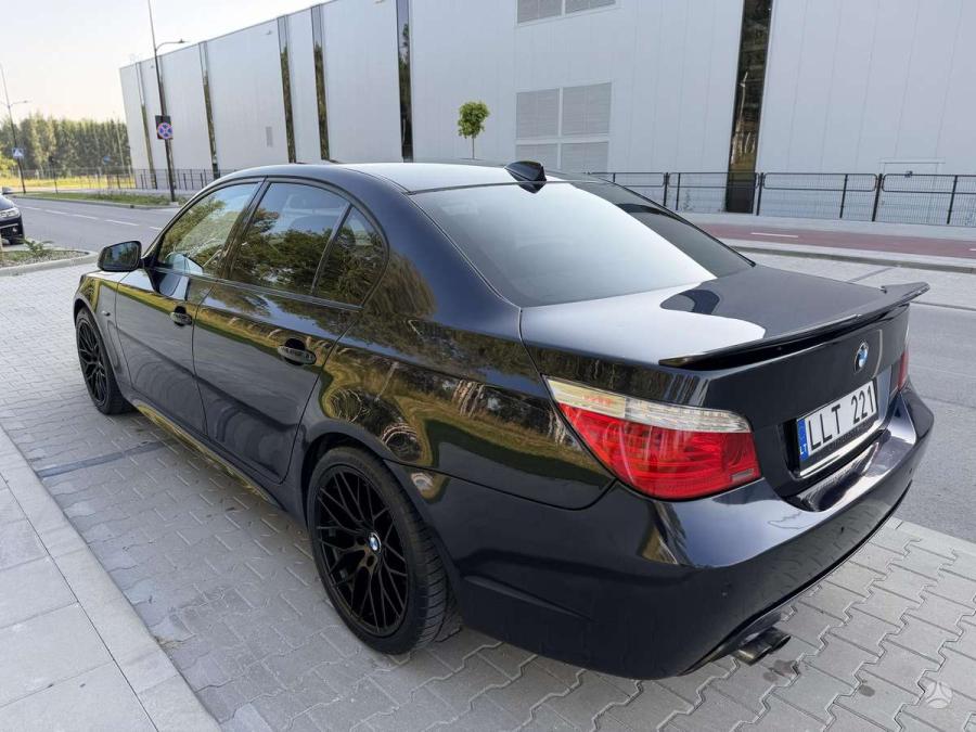 Melns BMW 530 2010 Viļņa, ar dzinēja tilpumu 2.99 L un nobraukumu 398 tūkst. km par 7500 €, foto 12 vietnē AUTOMOTO.COM.LV
