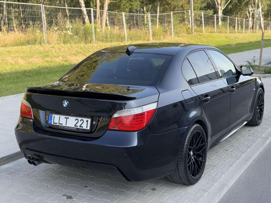 Melns BMW 530 2010 Viļņa, ar dzinēja tilpumu 2.99 L un nobraukumu 398 tūkst. km par 7500 €, foto 16 vietnē AUTOMOTO.COM.LV