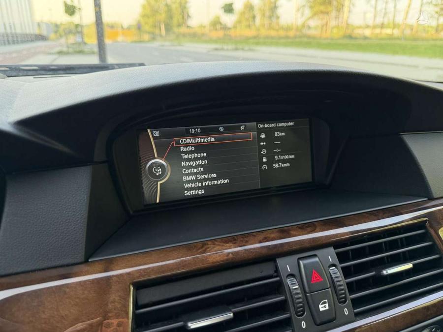 Melns BMW 530 2010 Viļņa, ar dzinēja tilpumu 2.99 L un nobraukumu 398 tūkst. km par 7500 €, foto 24 vietnē AUTOMOTO.COM.LV