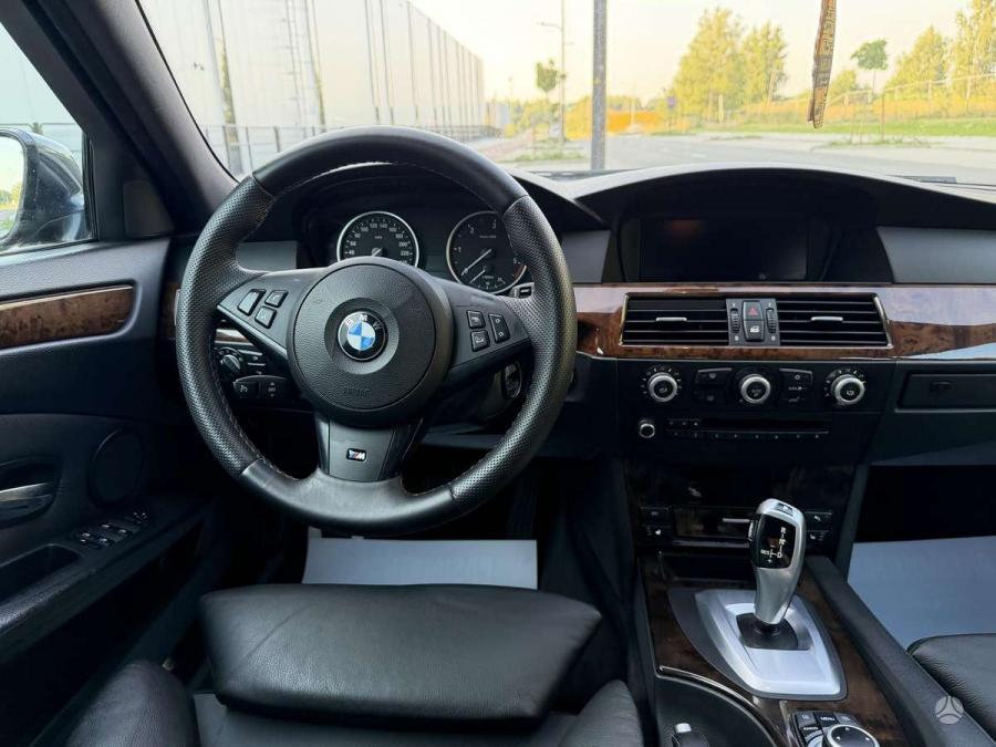 Melns BMW 530 2010 Viļņa, ar dzinēja tilpumu 2.99 L un nobraukumu 398 tūkst. km par 7500 €, foto 26 vietnē AUTOMOTO.COM.LV