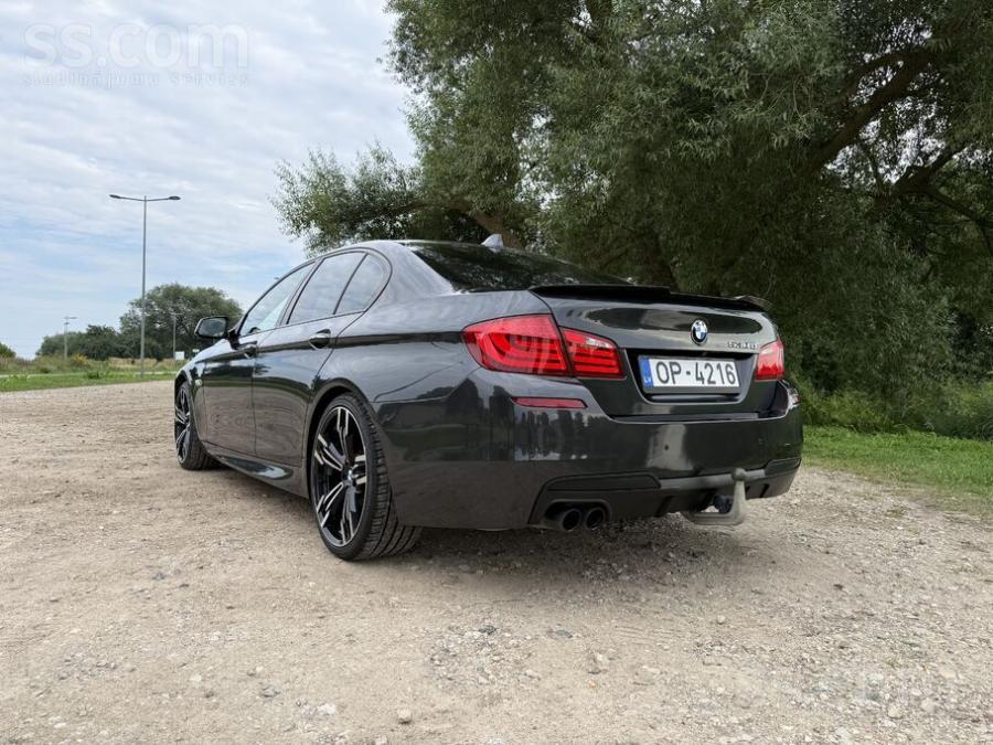 Black BMW 530 2010 in Liepaja, with an engine capacity of 3.00 L and mileage of 279 thousand km for 13000 €, photo 6 on AUTOMOTO.COM.LV