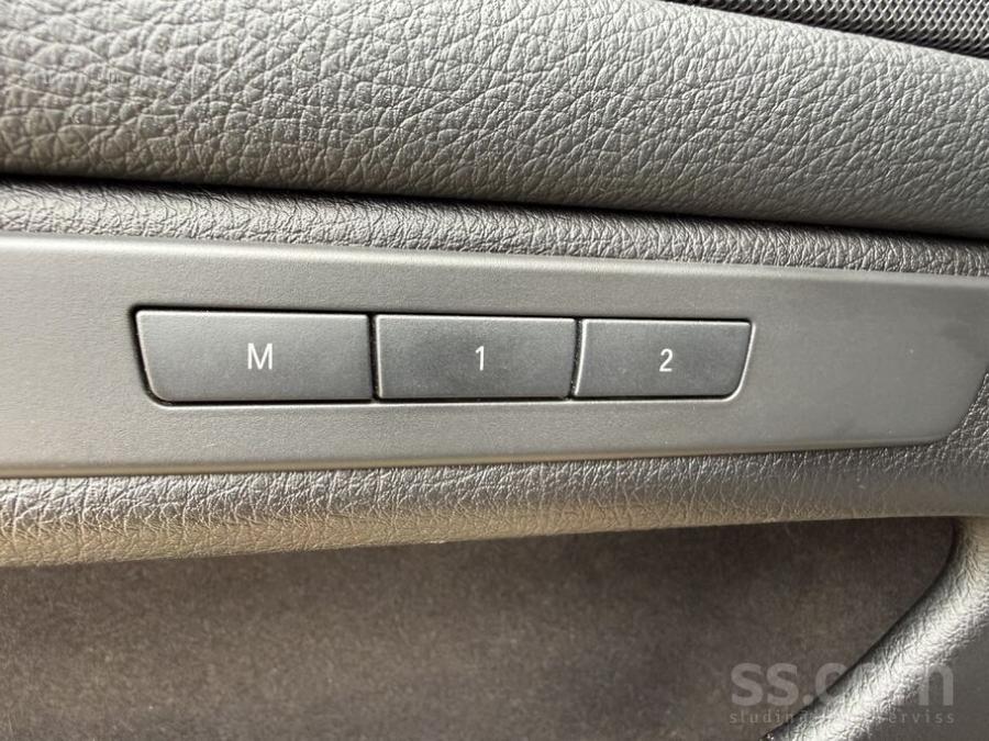Black BMW 530 2010 in Liepaja, with an engine capacity of 3.00 L and mileage of 279 thousand km for 13000 €, photo 13 on AUTOMOTO.COM.LV
