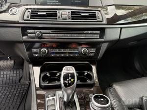 Black BMW 530 2010 in Liepaja, with an engine capacity of 3.00 L and mileage of 279 thousand km for 13000 €, photo 18 on AUTOMOTO.COM.LV