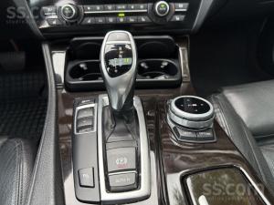 Black BMW 530 2010 in Liepaja, with an engine capacity of 3.00 L and mileage of 279 thousand km for 13000 €, photo 19 on AUTOMOTO.COM.LV