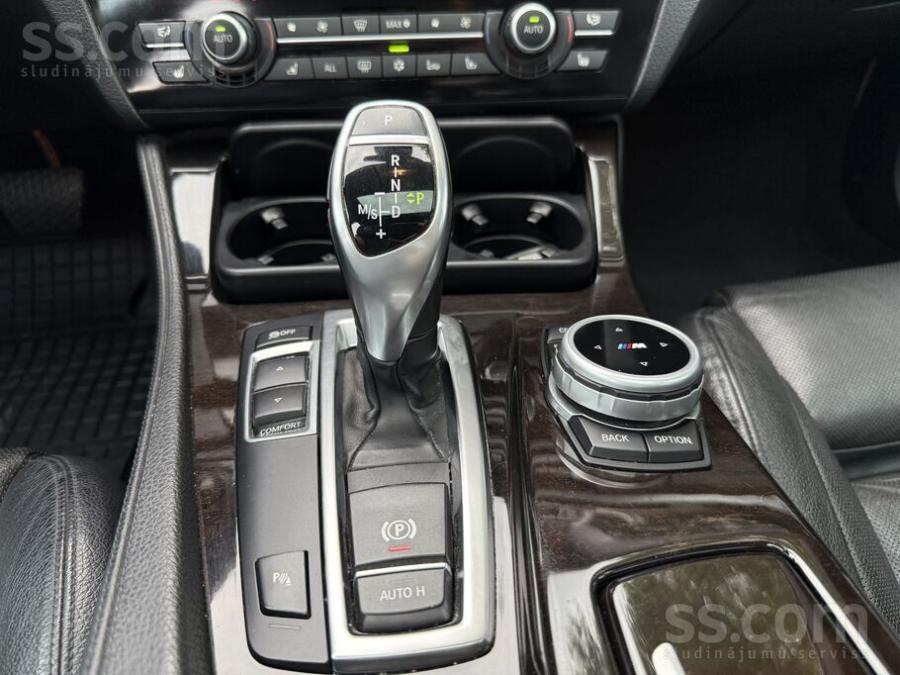 Black BMW 530 2010 in Liepaja, with an engine capacity of 3.00 L and mileage of 279 thousand km for 13000 €, photo 19 on AUTOMOTO.COM.LV