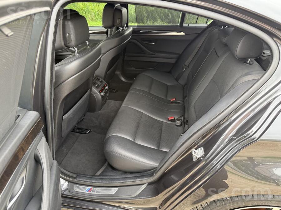 Black BMW 530 2010 in Liepaja, with an engine capacity of 3.00 L and mileage of 279 thousand km for 13000 €, photo 23 on AUTOMOTO.COM.LV