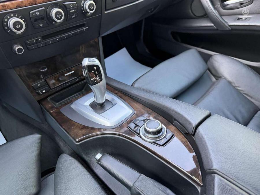 Melns BMW 530 2010 Viļņa, ar dzinēja tilpumu 2.99 L un nobraukumu 398 tūkst. km par 7490 €, foto 25 vietnē AUTOMOTO.COM.LV
