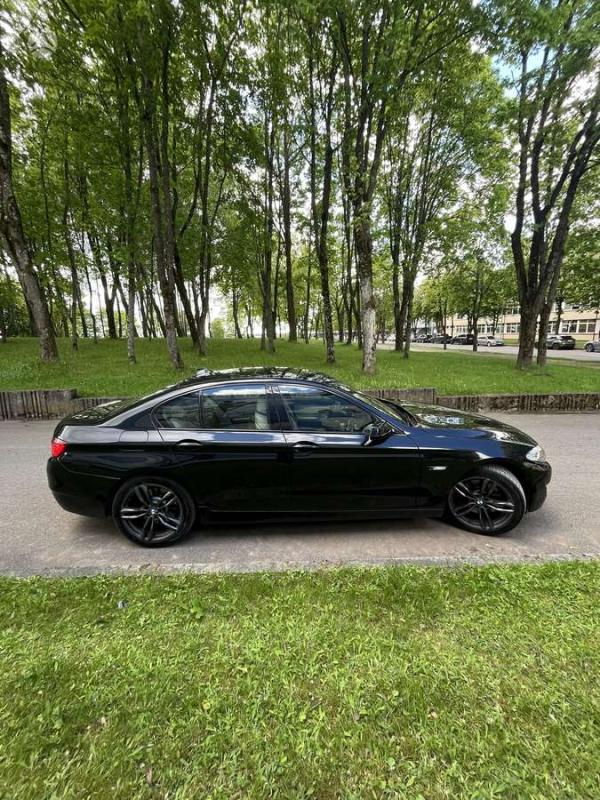 Melns BMW 530 2010 Elektrėnai, ar dzinēja tilpumu 2.99 L un nobraukumu 322 tūkst. km par 12500 €, foto 7 vietnē AUTOMOTO.COM.LV