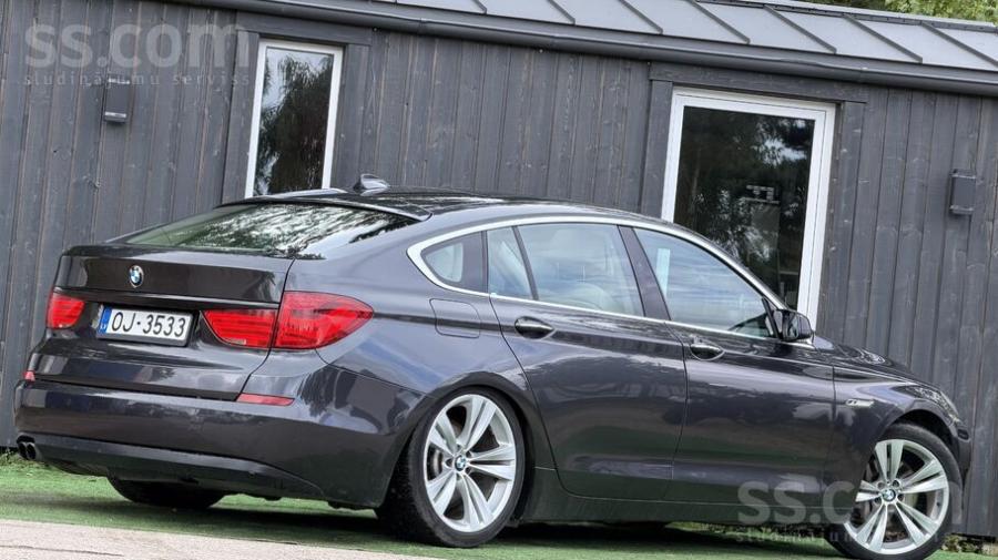 Black BMW 530 2010 in Riga, with an engine capacity of 3.00 L and mileage of 342 thousand km for 6950 €, photo 4 on AUTOMOTO.COM.LV
