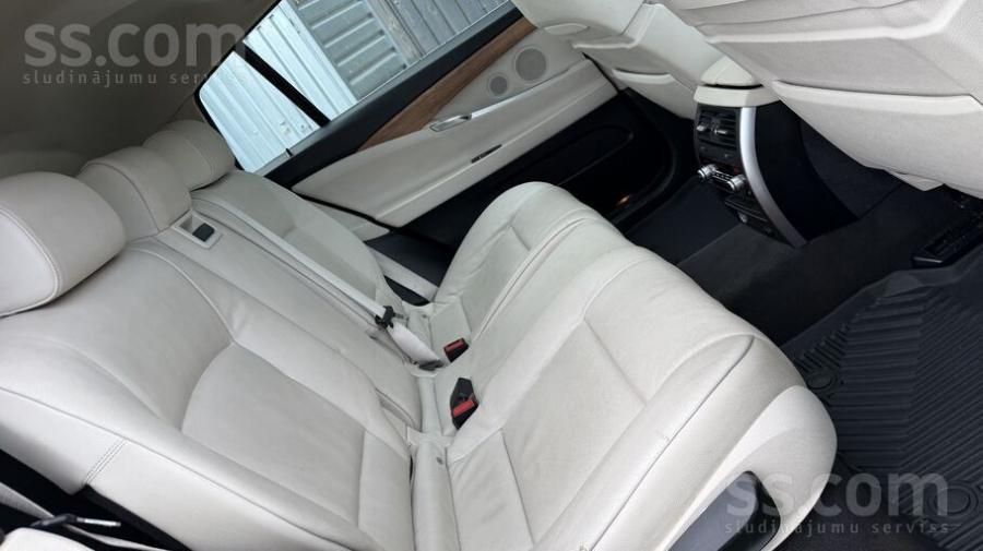 Black BMW 530 2010 in Riga, with an engine capacity of 3.00 L and mileage of 342 thousand km for 6950 €, photo 9 on AUTOMOTO.COM.LV
