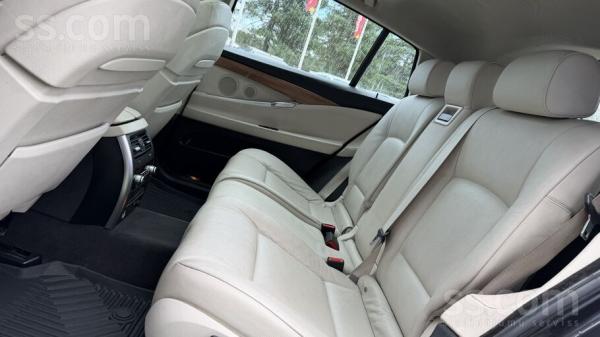 Black BMW 530 2010 in Riga, with an engine capacity of 3.00 L and mileage of 342 thousand km for 6950 €, photo 9 on AUTOMOTO.COM.LV