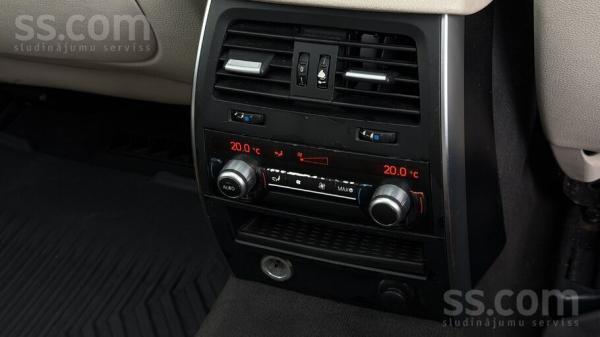 Black BMW 530 2010 in Riga, with an engine capacity of 3.00 L and mileage of 342 thousand km for 6950 €, photo 10 on AUTOMOTO.COM.LV
