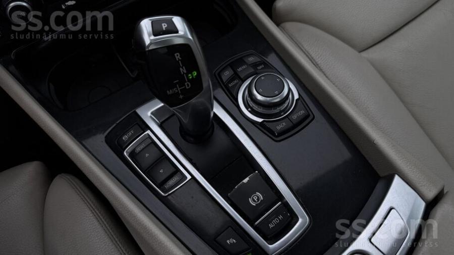 Black BMW 530 2010 in Riga, with an engine capacity of 3.00 L and mileage of 342 thousand km for 6950 €, photo 13 on AUTOMOTO.COM.LV
