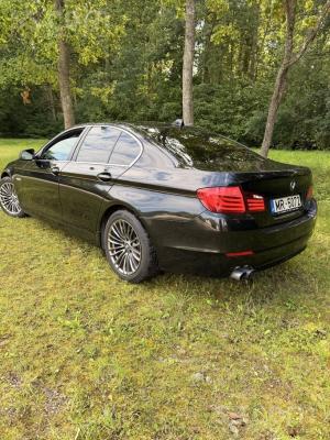 Melns BMW 530 2010 Tukums, ar dzinēja tilpumu 3.00 L un nobraukumu 296 tūkst. km par 10000 €, foto 4 vietnē AUTOMOTO.COM.LV