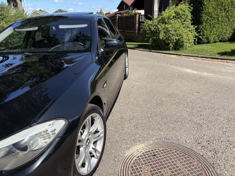 Melns BMW 530 2010 Viļņa, ar dzinēja tilpumu 3.00 L un nobraukumu 300 tūkst. km par 9350 €, foto 3 vietnē AUTOMOTO.COM.LV
