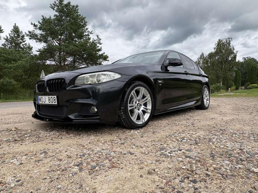 Melns BMW 530 2010 Viļņa, ar dzinēja tilpumu 3.00 L un nobraukumu 300 tūkst. km par 9350 €, foto 5 vietnē AUTOMOTO.COM.LV