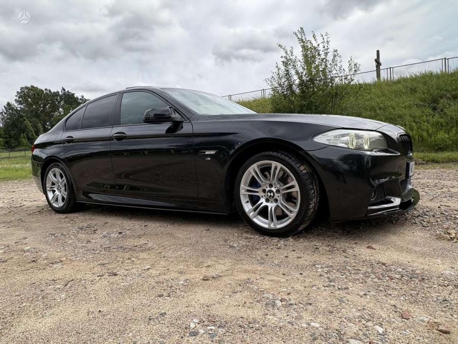 Melns BMW 530 2010 Viļņa, ar dzinēja tilpumu 3.00 L un nobraukumu 300 tūkst. km par 9350 €, foto 9 vietnē AUTOMOTO.COM.LV