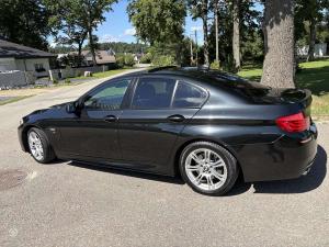 Melns BMW 530 2010 Viļņa, ar dzinēja tilpumu 3.00 L un nobraukumu 300 tūkst. km par 9350 €, foto 13 vietnē AUTOMOTO.COM.LV
